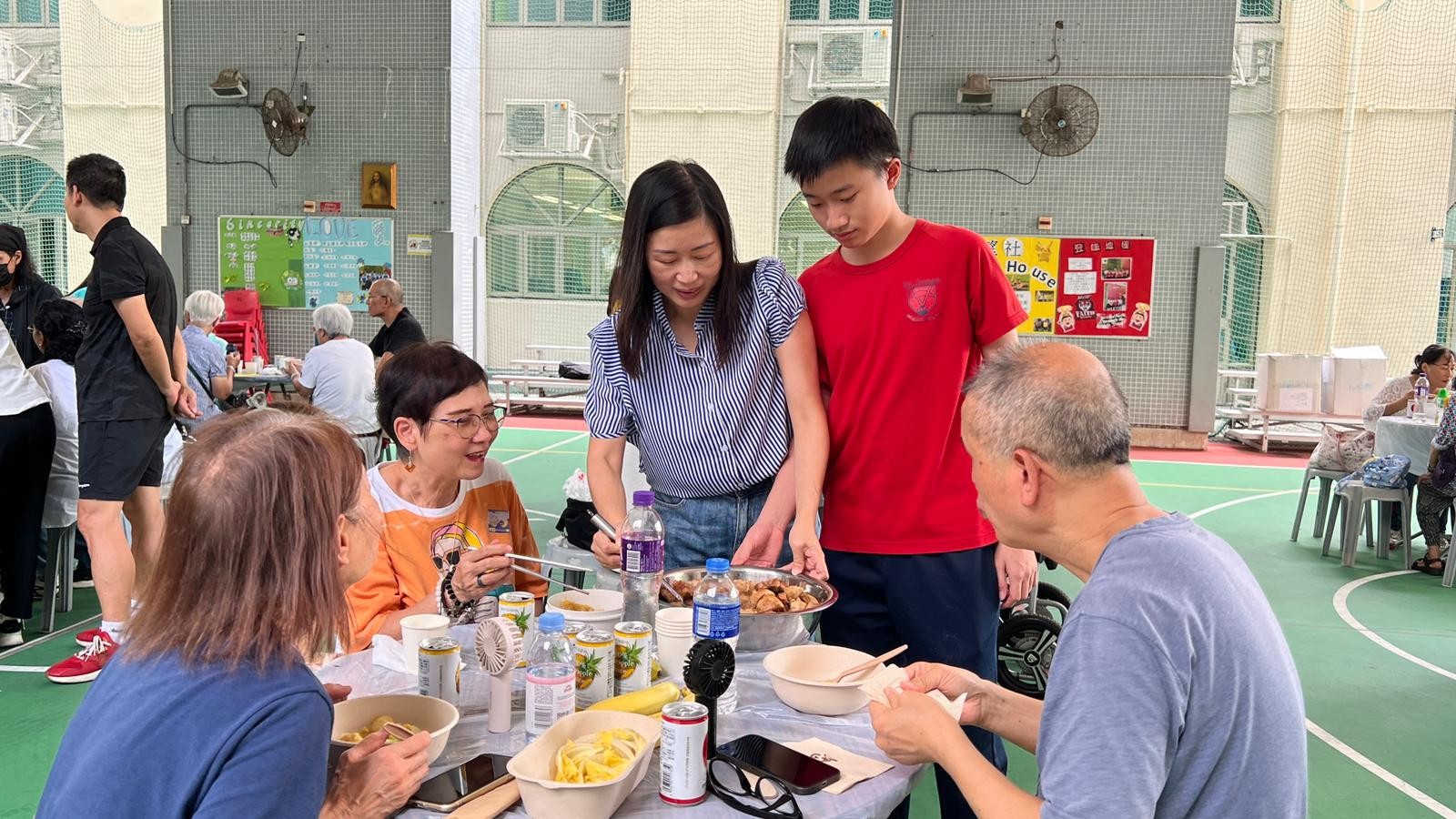 長者平安感恩聚餐家長義工服務 - Shung Tak Catholic English College